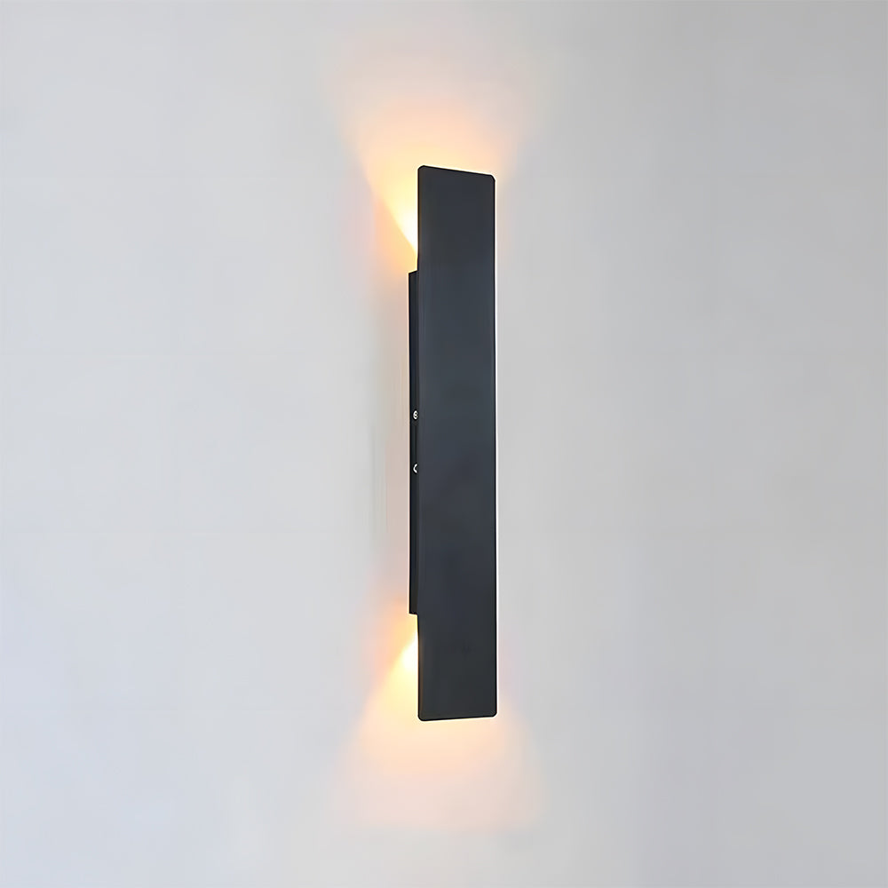 Minimalist Outdoor LED Wall Light - IP65 Warm White – Elara Haus